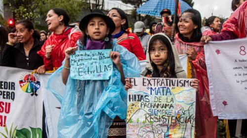 Mujeres indígenas de la Amazonía ponen su cuerpo para defender su ...